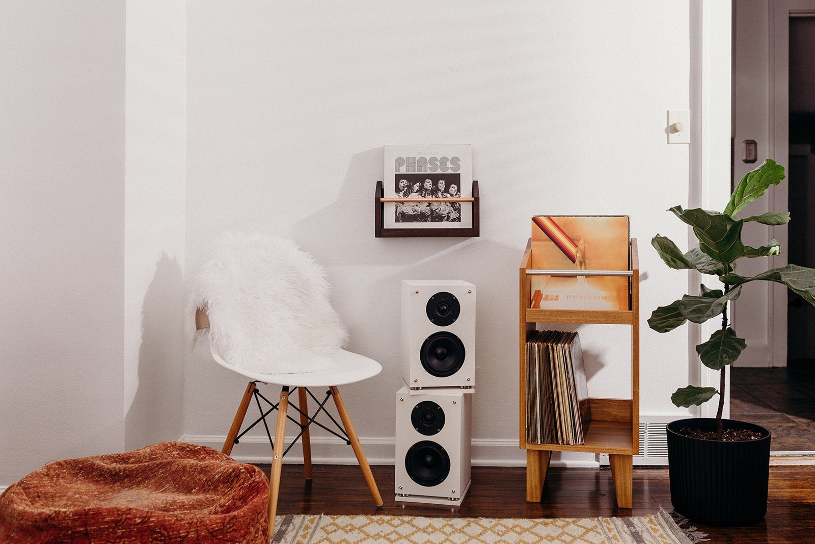 now playing wall mount record rack - single size – Divider Records